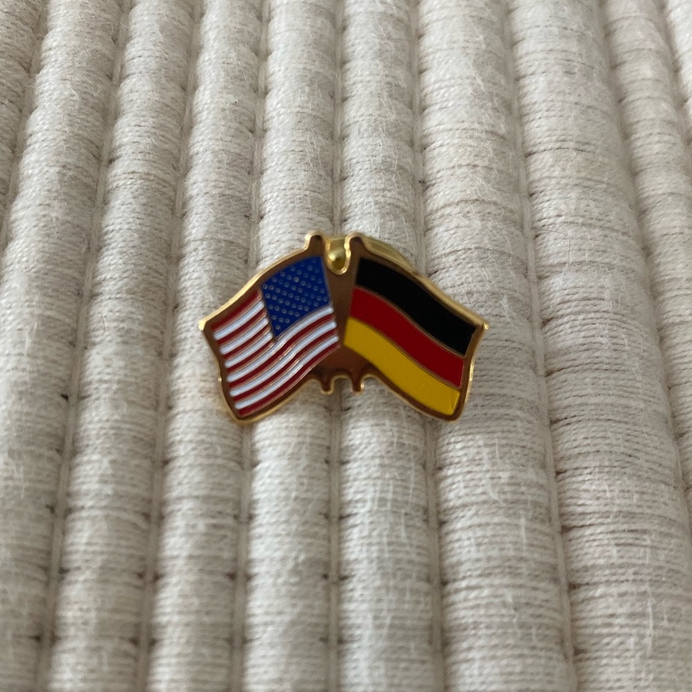 Vintage American German Flag Gold Lapel Pin - Gem